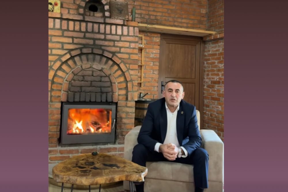 Lahi Brahimaj fton qytetarët në tubimin përmbyllës të AAK-së - NACIONALE