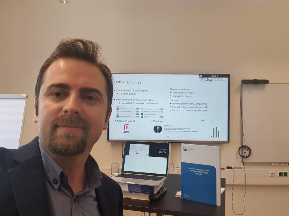 Me doktoraturë e duke punuar në Universitetin e Vjenës, profesori i ...