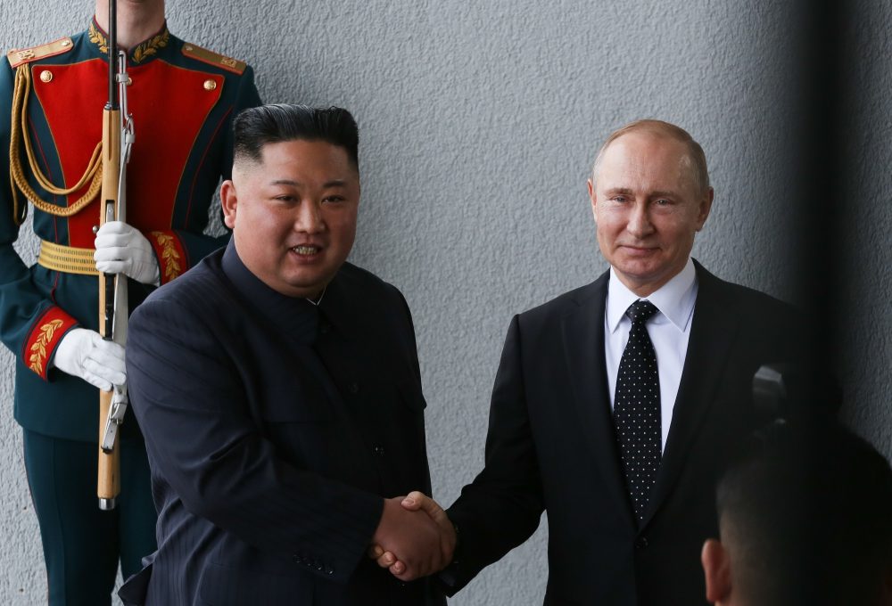 Kim Jong Un dhe Putin do të marrin pjesë në një paradë ushtarake në ...