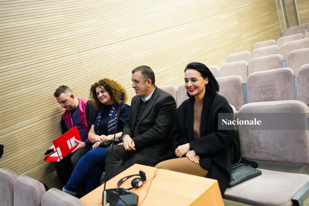 Mungon Xhelali: Në seancën e gazit lotsjellës shkojnë veç Sali Zyba ...