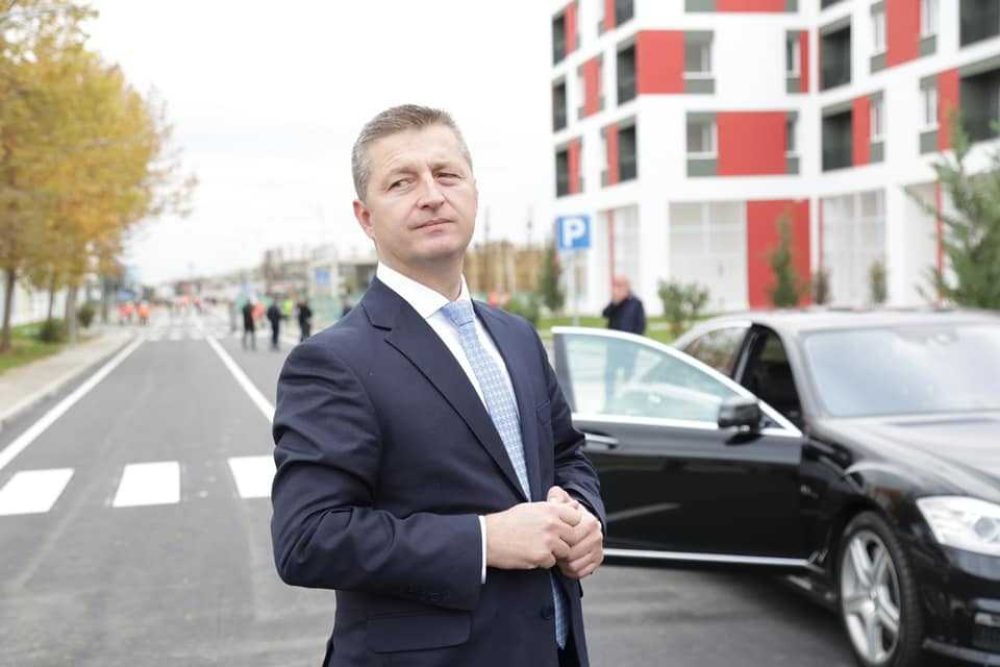 Valon Lluka i reagon Pacollit për Aeroportin Ndërkombëtar të Vlorës ...